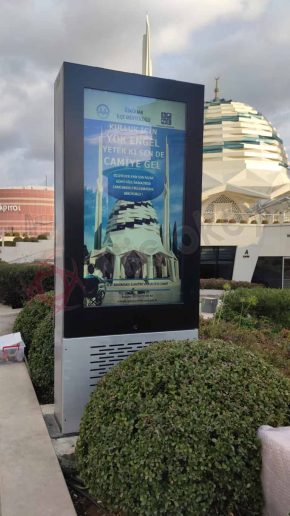 Outdoor Digital Signage Totem